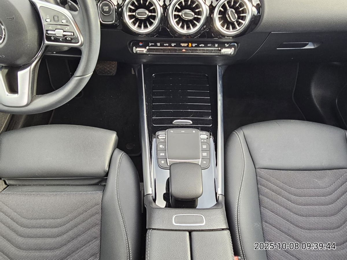 MERCEDES BENZ EQA 250 2023 SUV Aukcja: 33/MBP/AU/2026